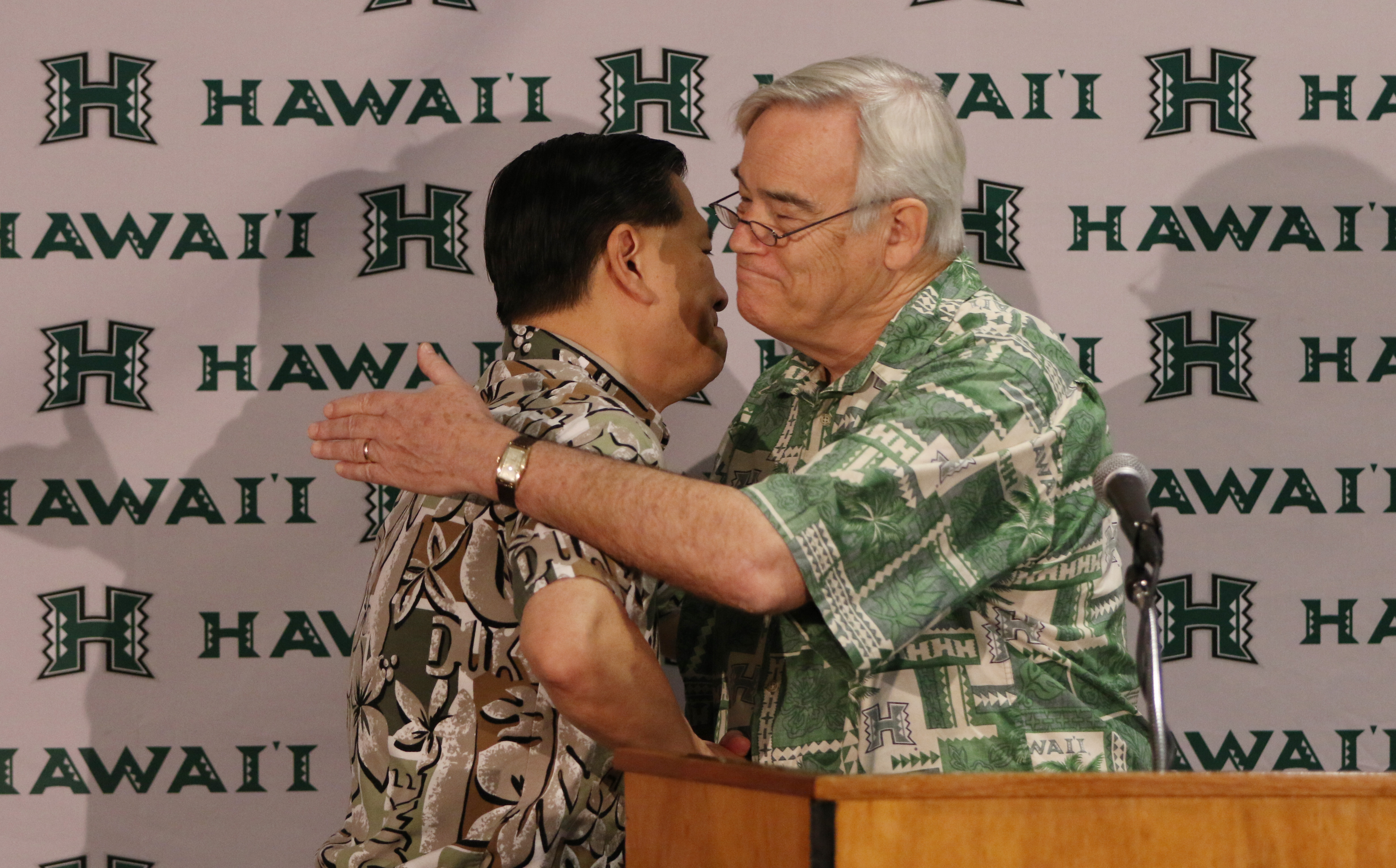 The Projector: Ben Jay Resignation, Pearl Harbor, Vog and Holiday Decor ...