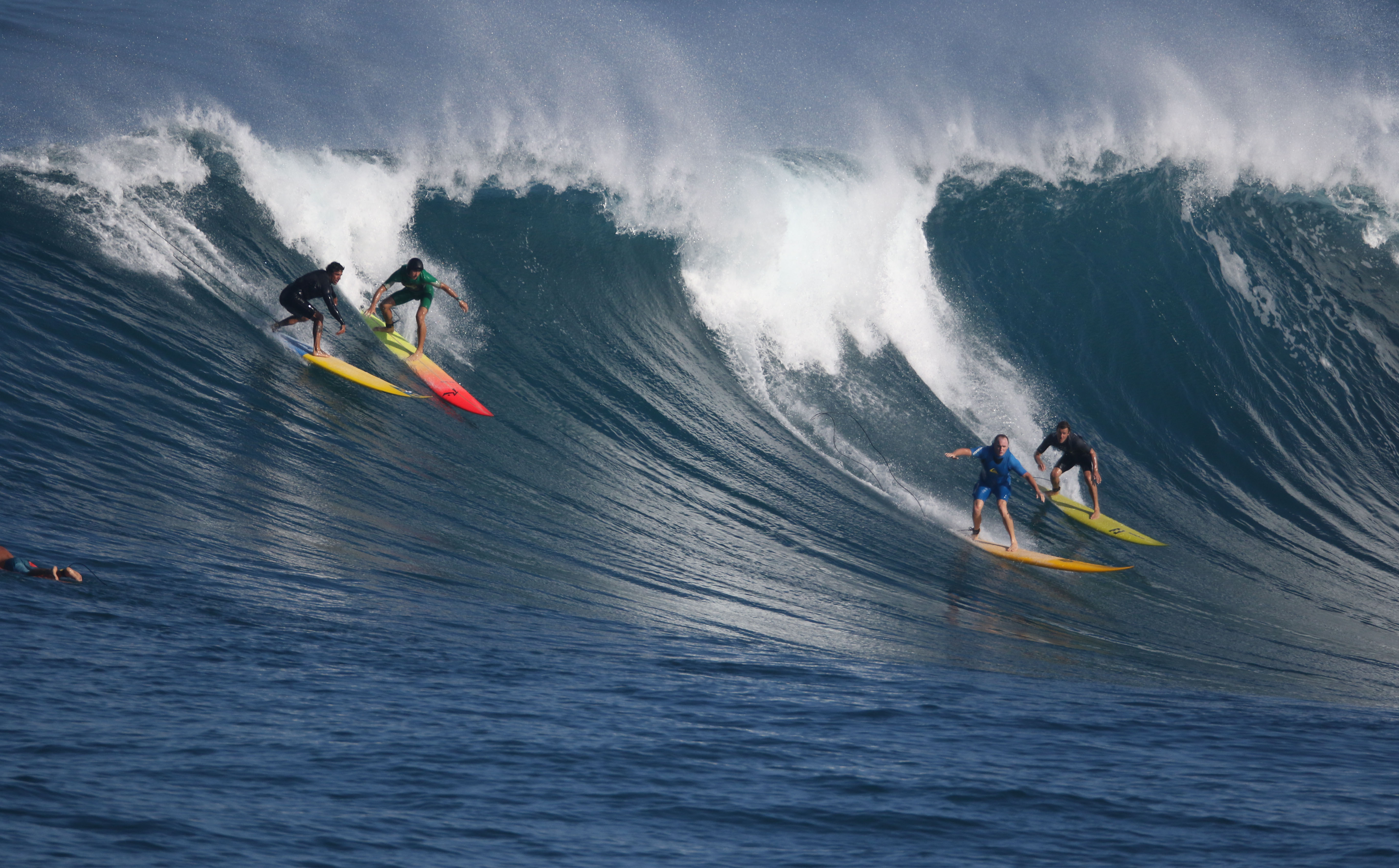Slideshow: No Contest at Banzai Pipeline, But Still a Swell Day on the ...