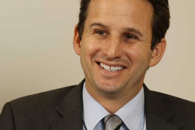 Schatz: No Fines for Bad Online Reviews - Honolulu Civil Beat